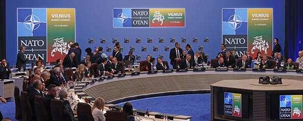 From the Kremlin to the Kitchen: Russian Life in 6 Charts