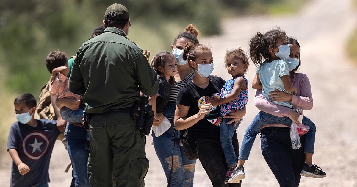 Dissatisfaction With U.S. Immigration Level Rises to 58%