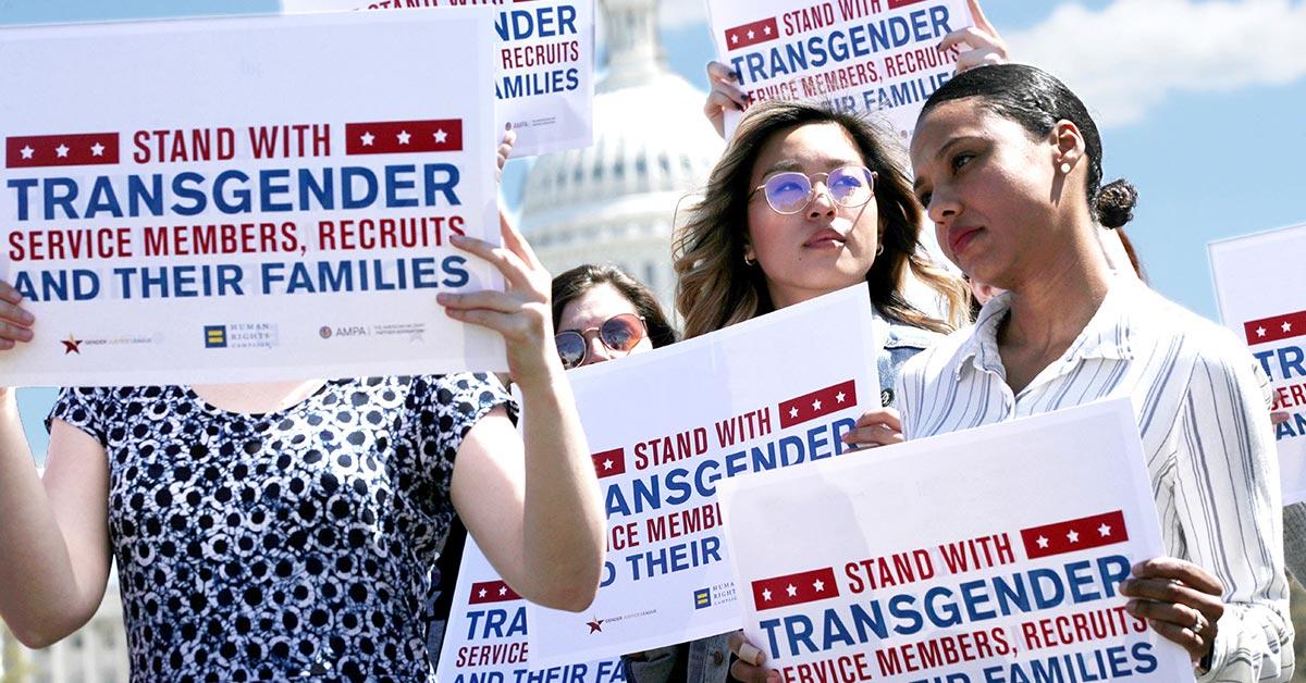 In U.S., 71% Support Transgender People Serving in Military